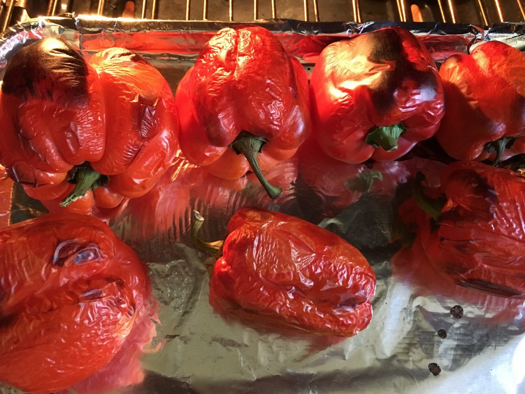 Poivrons rôtis au four: délicieux pour l'apéro ou en salade.